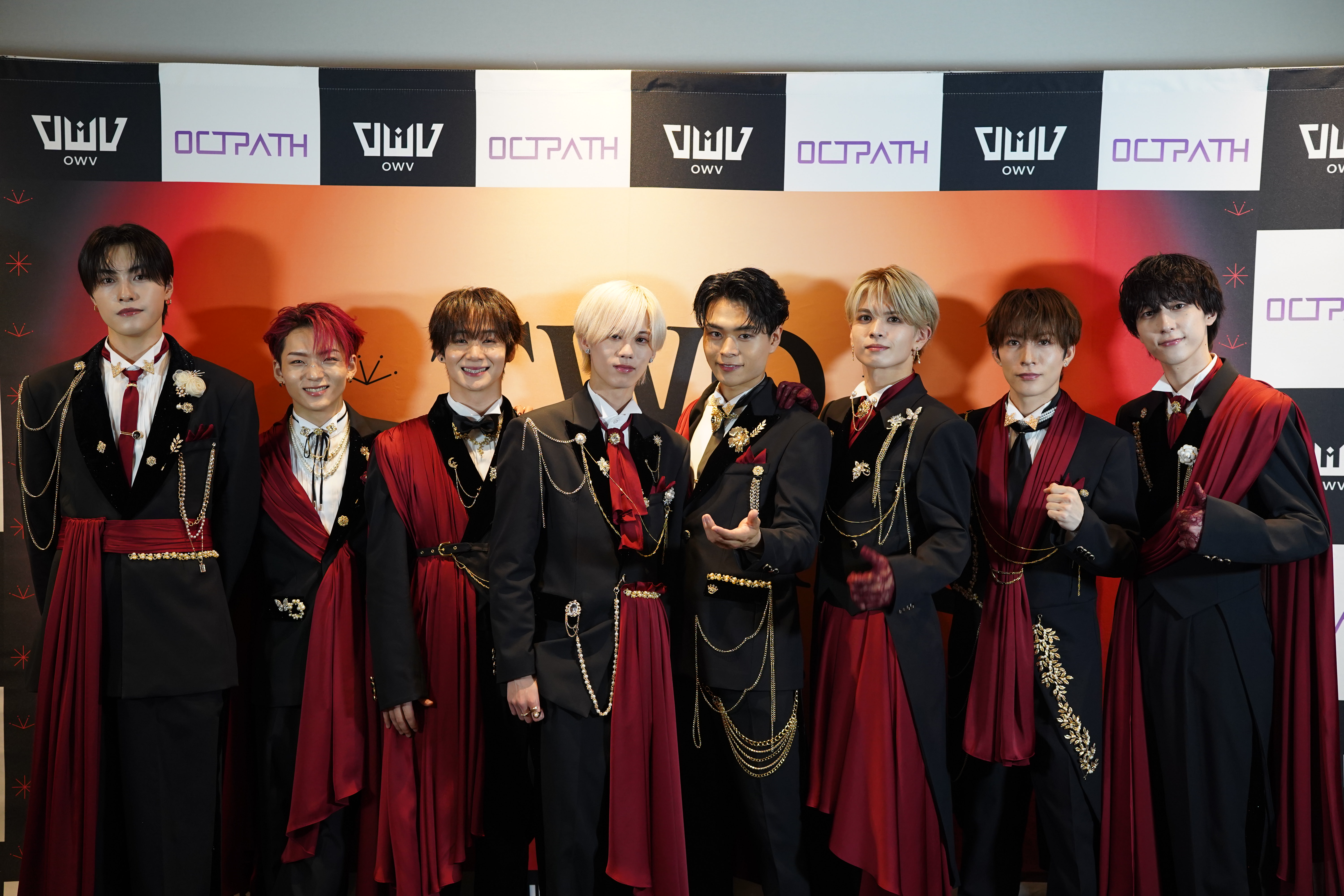 OCTPATHライブにOWVサプライズ登場 『TWO THRONE』開催を電撃発表 | Rolling Stone Japan(ローリングストーン ジャパン）