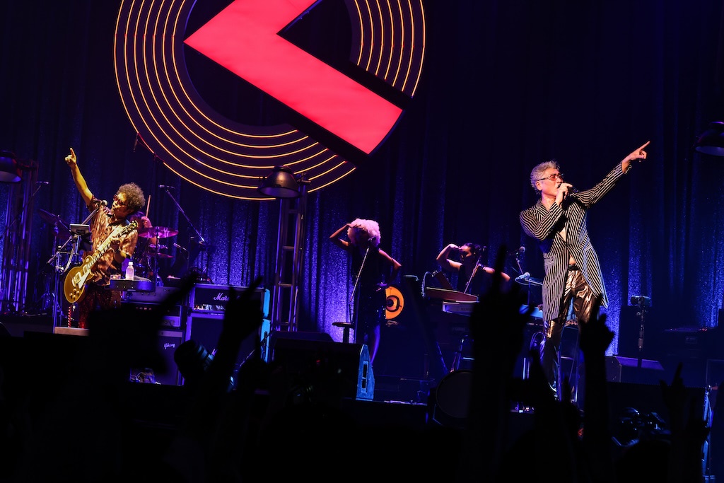 奥田民生・吉川晃司のユニットOoochie Koochie、日本武道館2DAYS公演完遂 | Rolling Stone Japan(ローリングストーン ジャパン）