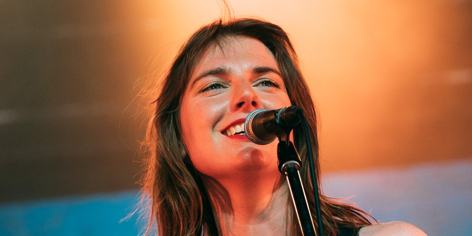 Angie McMahonが語る──孤独に寄り添う歌声、「Slow Mover」な半生、Fred again..との邂逅 | Rolling ...